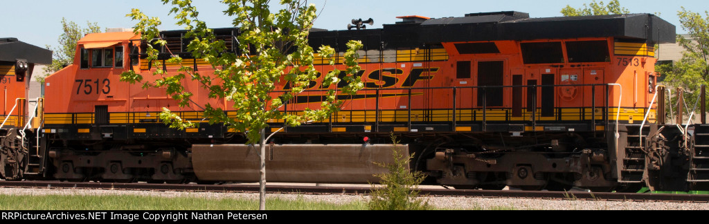 BNSF 7513